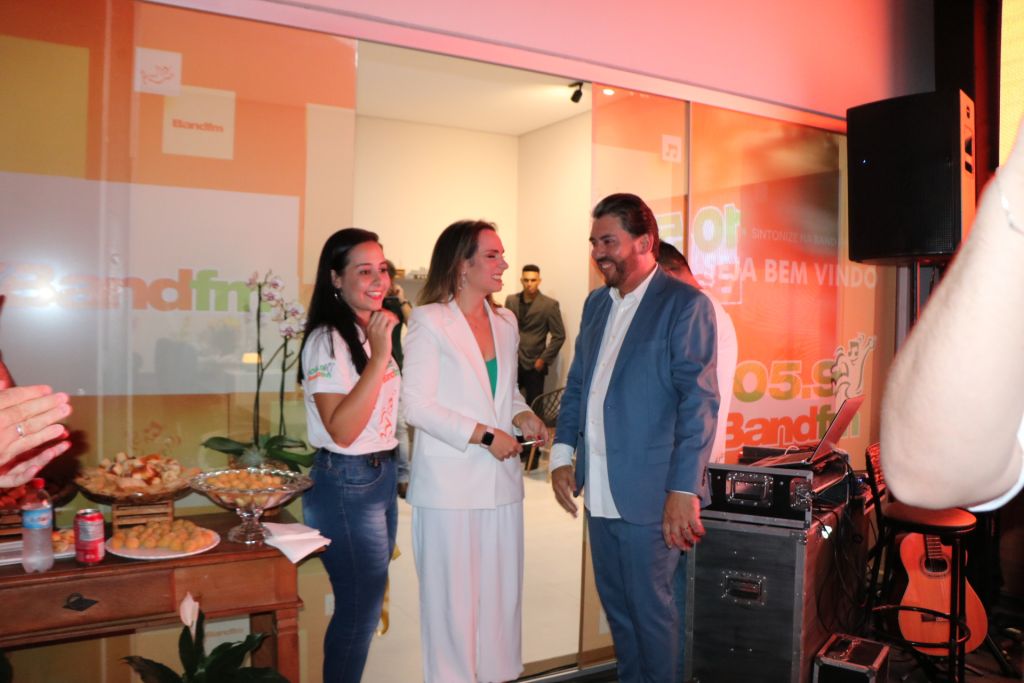 Notícia - INAUGURAÇÃO DO NOVO ESPAÇO DA BAND FM 105.9 EM MOCOCA ...